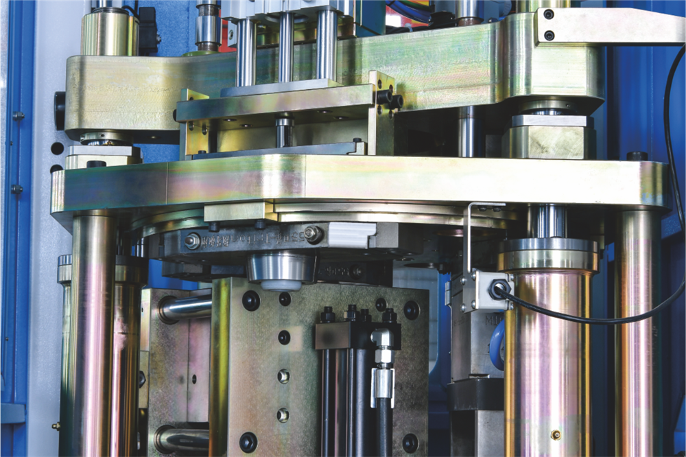 ISBM - Link-Tech Stretch blow molding machine